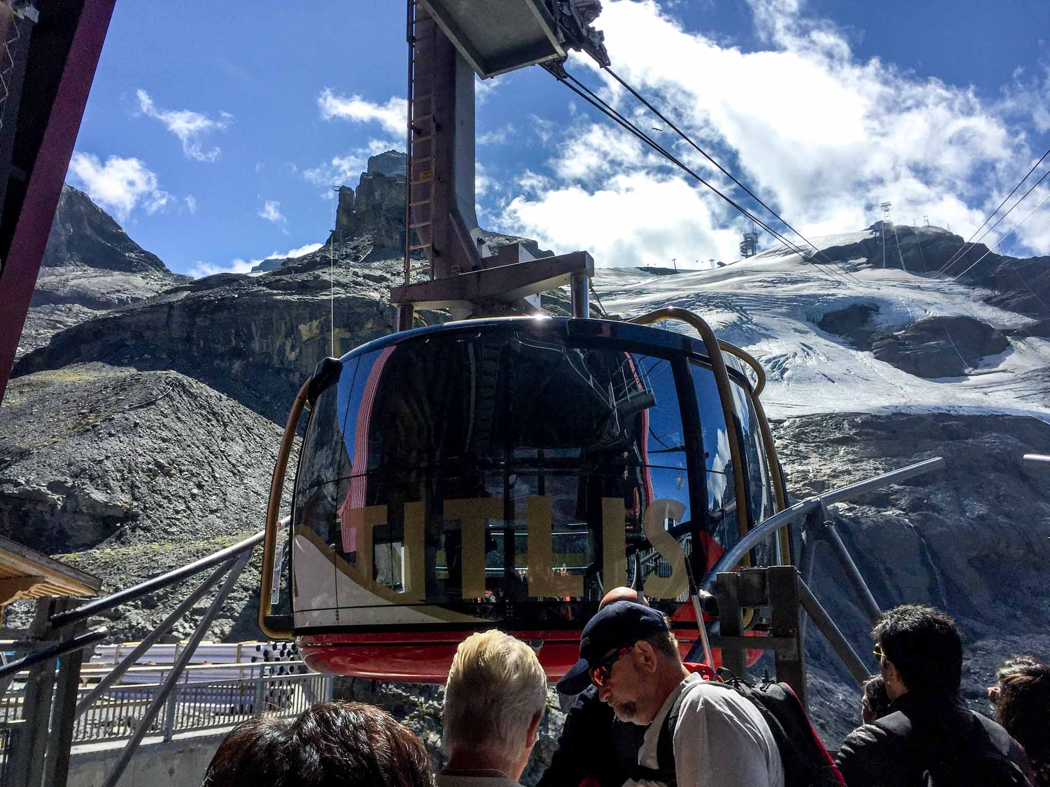 Explorando o Monte Titlis na Suíça: Guia de Viagem Completo